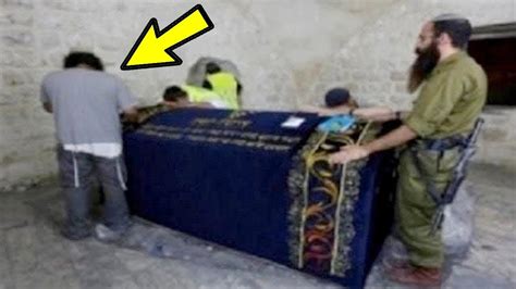حاولوا فتح قبر النبي يوسف علية السلام ولكن حدثت معجزة كبيرة سبحان