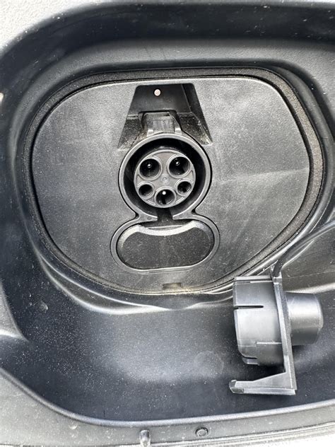 Can Or Can We Not Use The Dc Charging Port Is The Bottom Piece