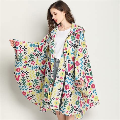 雨天穿搭指南：几何斗篷雨衣防雨又时髦 种草笔记 淘江湖