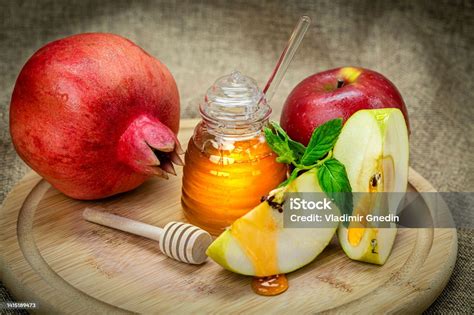 로쉬 하샤나 석류 사과와 꿀 유대인 새해 축하를위한 전통 음식 Rosh Hashanah 새해에 대한 스톡 사진 및 기타 이미지 Istock