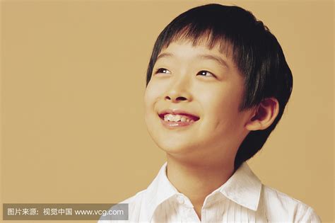 男生长得像韩国人 少年感的男生 随意云