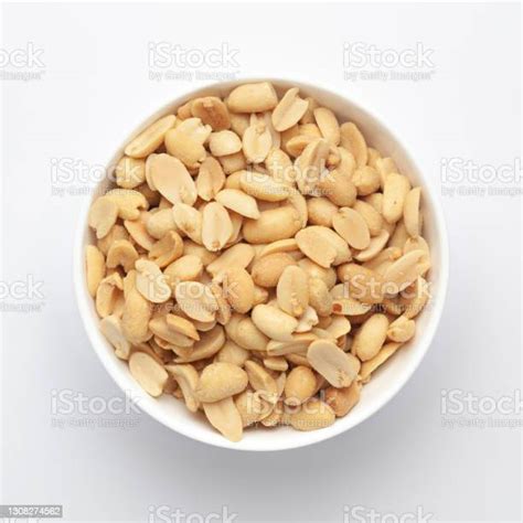 세라믹 흰 그릇에 소금에 절인 땅콩 인도 남킨 을 닫습니다 0명에 대한 스톡 사진 및 기타 이미지 0명 건강한 식생활