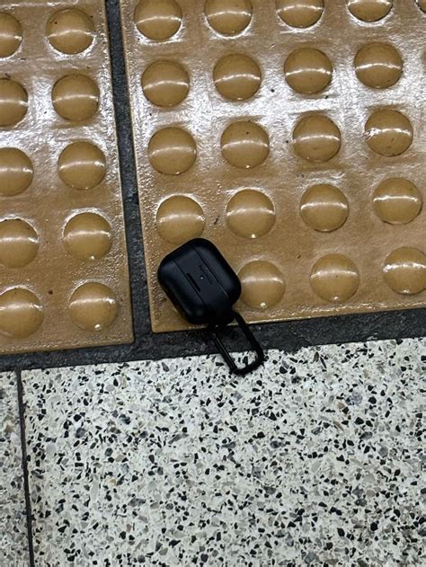 台北站有人遺失airpods充電盒 閒聊板 Dcard