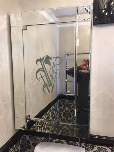 Зеркальный шкафчик Design Glass