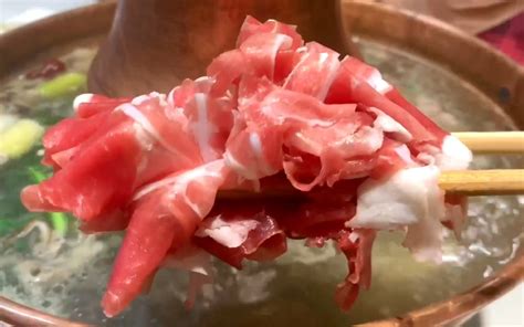 带老娘吃涮羊肉4人餐，128元10个菜全光盘刚刚好，肉片裹满芝麻酱吃着香 君在西安 君在西安 哔哩哔哩视频