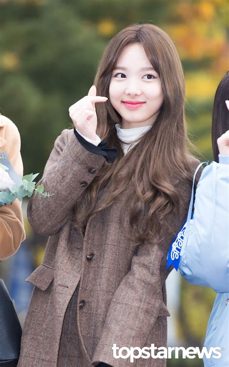 Hd포토 트와이스twice 나연 ‘토끼소녀의 애교 정송이 기자 톱스타뉴스