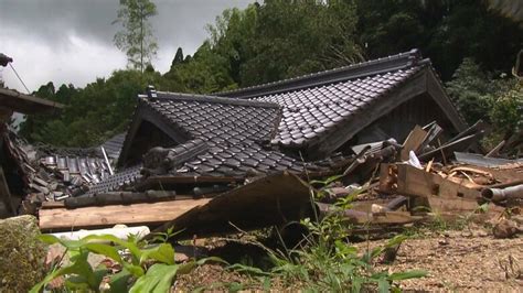 「妻が死んだと思った」 裏の斜面が崩れ自宅が倒壊 先が見えない避難生活 続く“寝られない毎日”｜fnnプライムオンライン