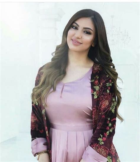 Pin By Baxtiyarxayat On Baxtiyar Xayat Curvy Girl Fashion Beautiful