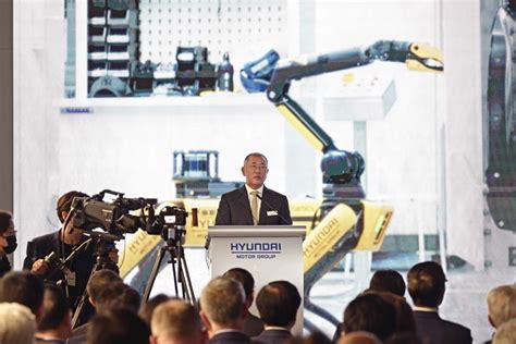 2024 신년기획 현대차그룹 Ai 중심 모빌리티 확장 Ax로 생산 현장 혁신” 전자신문