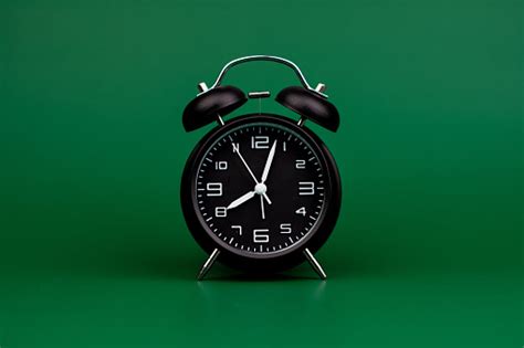 시간을 말하는 시간 정지 시계 사진 시간의 개념과 매 초의 시간 가치 시간기록계에 대한 스톡 사진 및 기타 이미지 시간기록계 0명 12 Istock