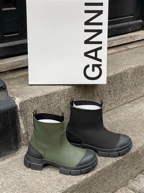 장마 패션 필수템 레인부츠 추천 Toteme 토템 러버 부츠 Vs Ganni 가니 첼시 러버 부츠 네이버 블로그