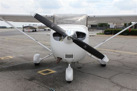 C 172 Front View American Air Flight Training American Air Flight
