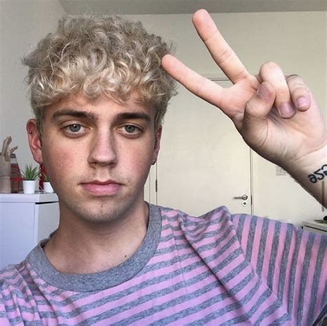 Ieuan Peace Sign Celebs Peace Sign Peace