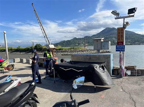 淡水河域驚見浮屍！男死者卡紅樹林間嚇壞民眾 警消急派員打撈 社會萬象 要聞 Nownews今日新聞