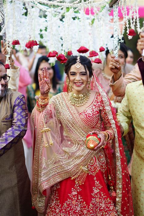 Photo Of Bridal Entry Under A Phoolon Ki Chaadar