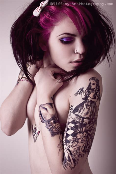 Mulheres E Tatuagens Sensuais Sykes Scott