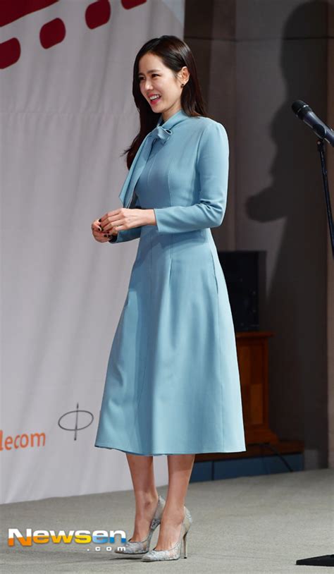 포토엔 손예진 ‘시선 싹쓸이한 미모와 몸매 손에 잡히는 뉴스 눈에 보이는 뉴스 뉴스엔