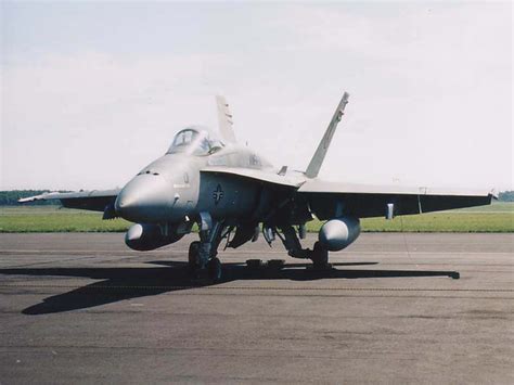 Fa 18abcd ホーネット 戦闘攻撃機