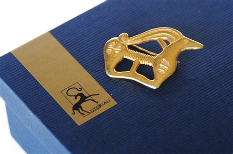 Istoriali For English Scroll Down ბროში „ბალთა“ მასალა ვერცხლი 24 კარატიანი მოოქროვებით ზომა