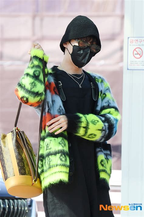 방탄소년단 제이홉 ‘멤버들 볼 생각에 들뜬 호비 포토엔hd 손에 잡히는 뉴스 눈에 보이는 뉴스 뉴스엔