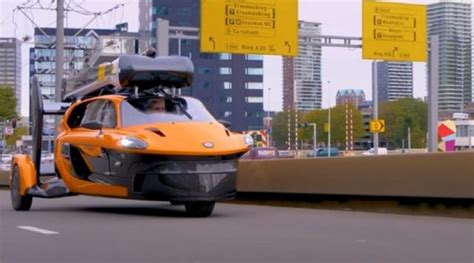 ВИДЕО Првиот летечки автомобил Radar Mk