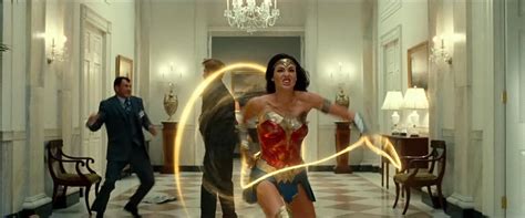 Wonder Woman 1984 Diana Abandoning Her Weapons Is A Great Idea
