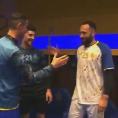 El frío saludo entre Cristiano Ronaldo y Ospina Olé