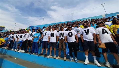 Sporting Cristal Hinchas Explotan Con Dirigencia Celeste Tras Perder