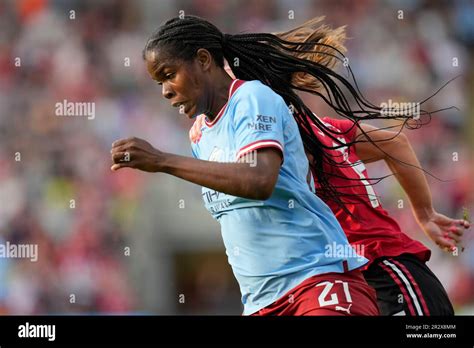 Khadija Shaw 21 Of Manchester City Makes A Break During The The Fa