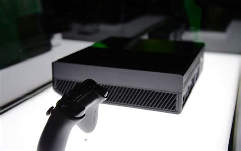 Co Optimus News E3 2013 Xbox One Vs PlayStation 4 Controller Comparison