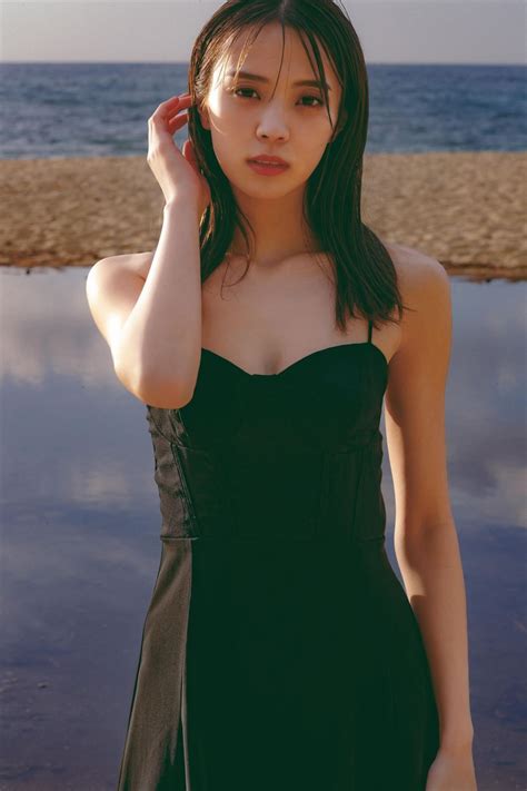 櫻坂46・小林由依2nd写真集、発売前重版決定 強さと色気を感じる黒ドレスカットも公開 ／2022年9月8日 写真 エンタメ