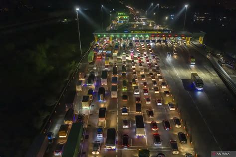 Puncak Arus Mudik Gelombang I Di Karawang ANTARA News