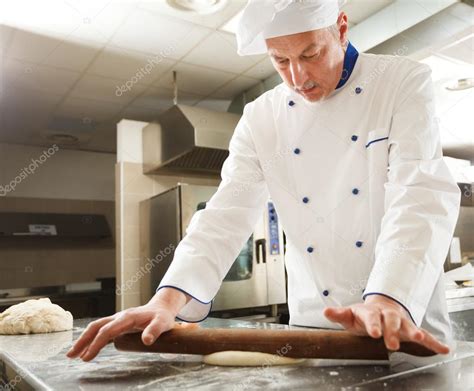 Шеф повар готовит тесто стоковое фото ©minervastock 27202907