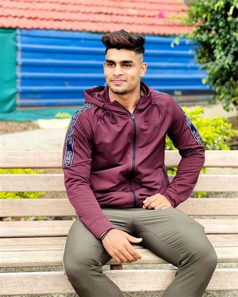 Aslam Inamdar On Instagram “दिखावे की दुनिया से परे हैं हम थोडे