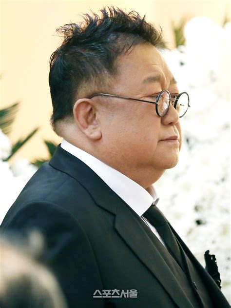 [포토]故 현미 영결식 사회 맡은 이용식 네이트 뉴스