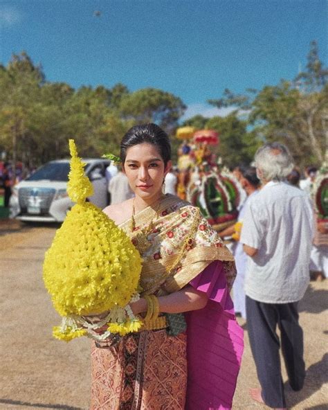 สวยจังปังมาก ติ๊นา ศุภนาฎ ในลุคชุดไทยห่มสไบ บอกเลยหวานมาก