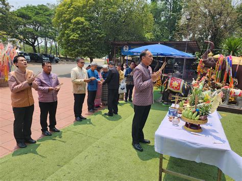 นายอรรษิษฐ์ สัมพันธรัตน์ อธิบดีกรมการพัฒนาชุมชน พร้อมคณะข้าราชการ เข้า