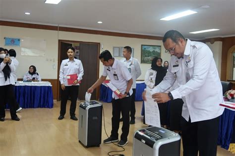 Imigrasi Musnahkan 10 144 Arsip Layanan Keimigrasian WNA ANTARA News