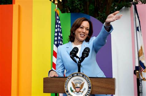 Kamala Harris Appears On Drag Race Finale Watch The Clip