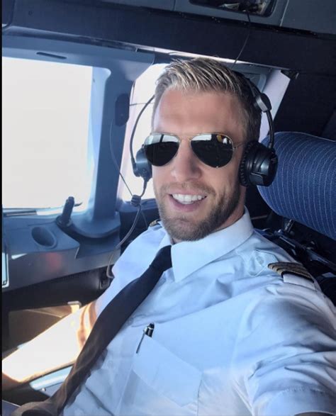 Небо и мужская красота. Самые симпатичные пилоты мира | Aviator UTC