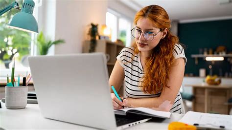 How Much Will One Late Payment Hurt Your Credit Scores