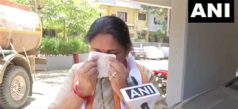 Watch Video Ajit Pawars Wife Sunetra Pawar Gets Emotional Over Sharad