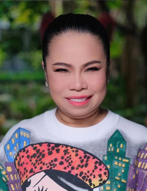 ตลกสาวเดือดจัด โผล่เมนต์ทันที หลังเห็น พี่ชายหนุ่ม กะลา ชูนิ้วใส่แฟนคลับ