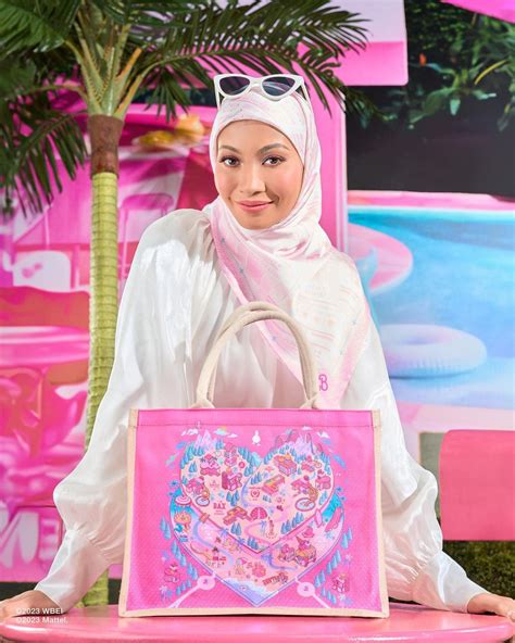 Satu Satunya Jenama Tempatan And Modest Kolaborasi Dengan Barbie Vivy Yusof Cetus Fenomena Duck