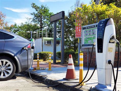 第二波國道電動車快充站有六座：泰安、關西、仁德、蘇澳，都在名單中ddcar 電動車