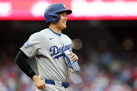 源自大谷翔平廣告的新慶祝動作在道奇隊蔚為風潮 赫南德茲表示：「會繼續下去的」｜棒球 Dazn News Tw