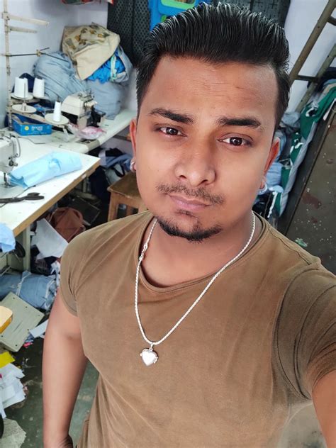 वफ़ा के शीश महल में सजा लिया मैनें वो एक दिल जिसे पत्थर बना लिया
