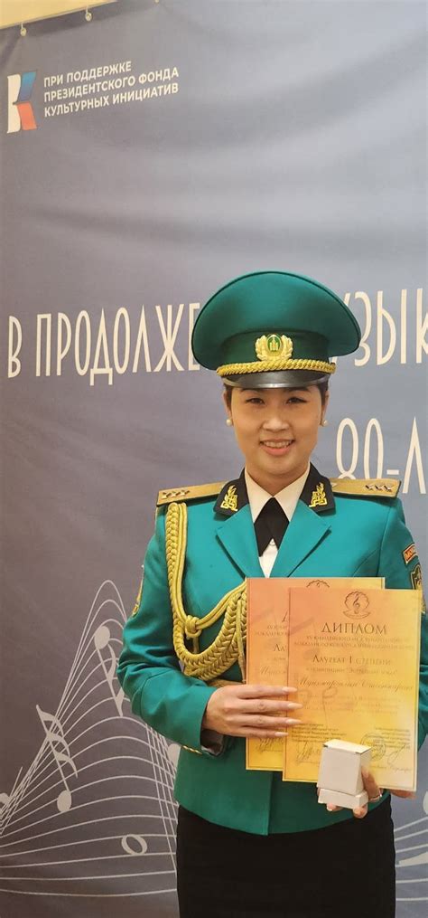 Сүхбаатар М Отгонжаргал дүүдээ баяр хүргье Хилийн цэргийн дуу Бүжгийн чуулгын гоцлол дуучин