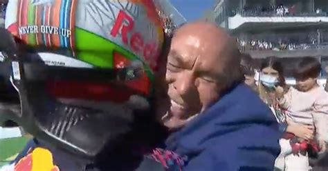 Papá del Checo Pérez dice no mames en emotivo festejo por el Gran Premio de México 2021