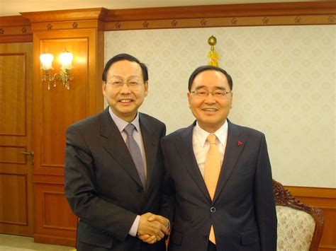 张鑫森大使离任拜会韩国务总理郑烘原